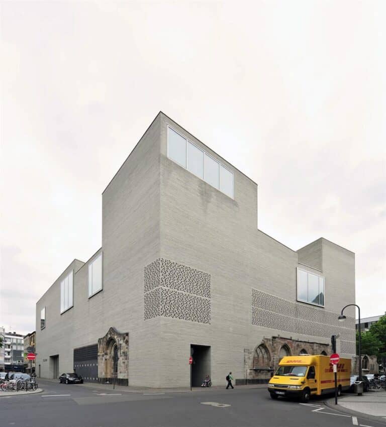 The Getty Center: A textured, fossilized and patterned Travertine Stone ...