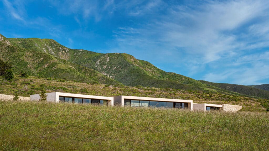 Anti-Homeless Architecture; Characteristics and Examples - Archute