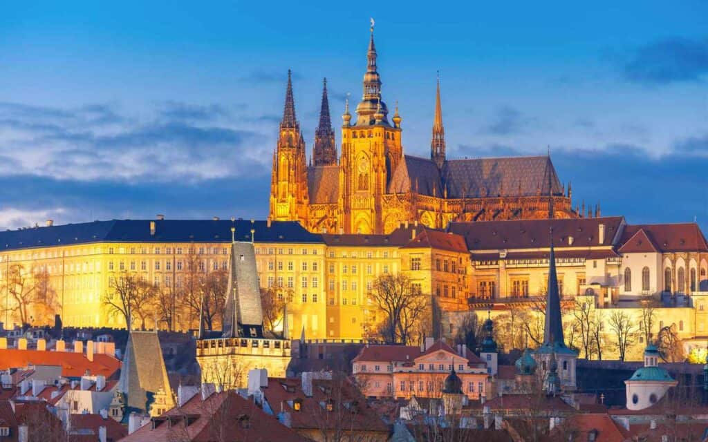 Prague Castle: The Largest Castle in the World - Archute