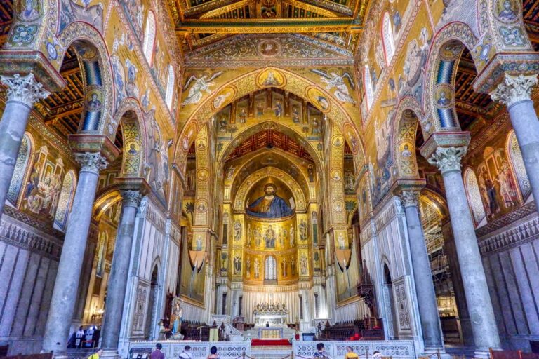 Gothic Architecture History, Characteristics and Examples - Archute