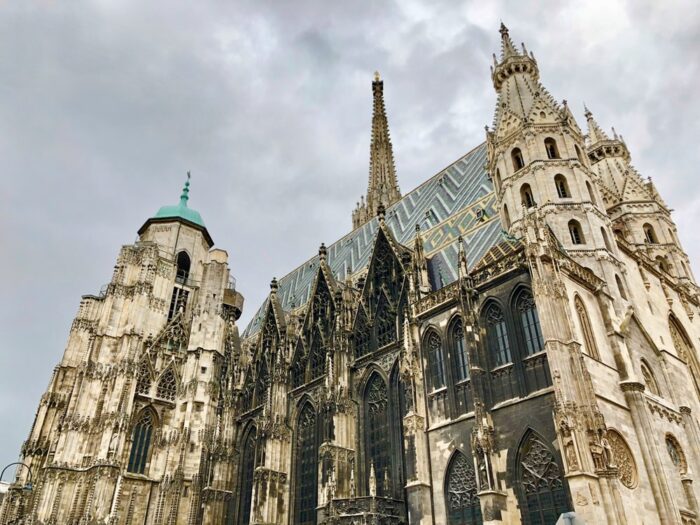 Gothic Architecture History, Characteristics and Examples - Archute