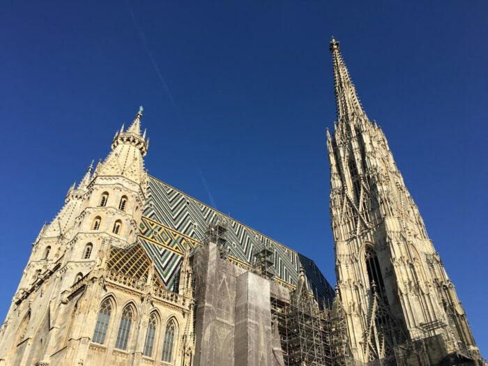 Gothic Architecture History, Characteristics and Examples - Archute