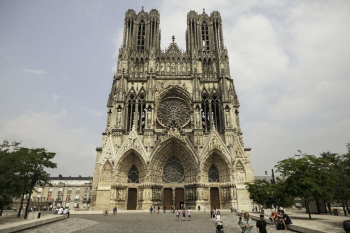 Gothic Architecture History, Characteristics and Examples - Archute