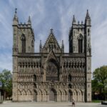 Gothic Architecture History, Characteristics and Examples - Archute
