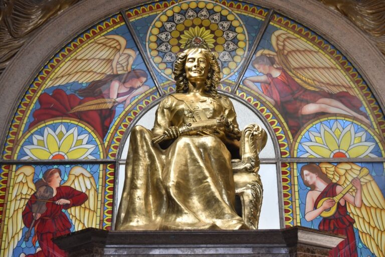 Gothic Architecture History, Characteristics and Examples - Archute