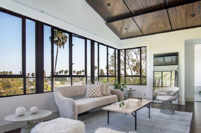 Where Does Rihanna Live? Beverly Hills Farmhouse, Perhaps? - Archute