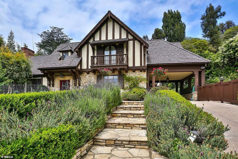 Where Does Rihanna Live? Beverly Hills Farmhouse, Perhaps? - Archute