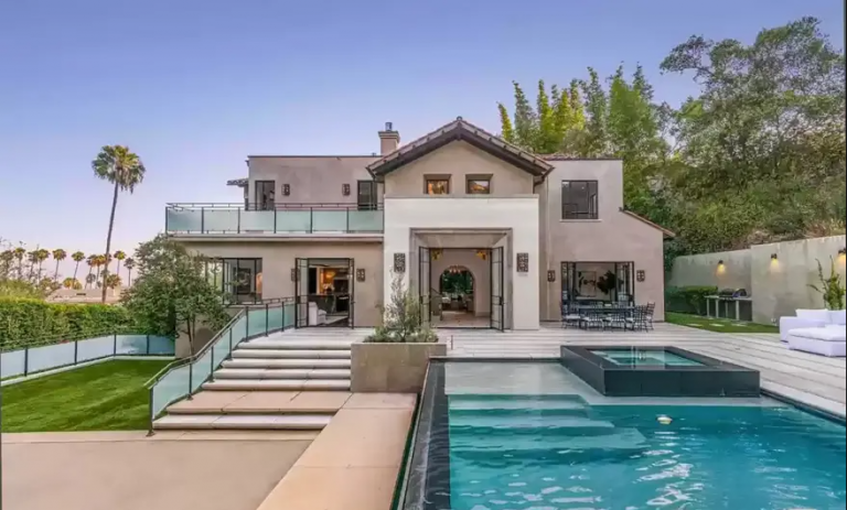 Where Does Rihanna Live? Beverly Hills Farmhouse, Perhaps? - Archute