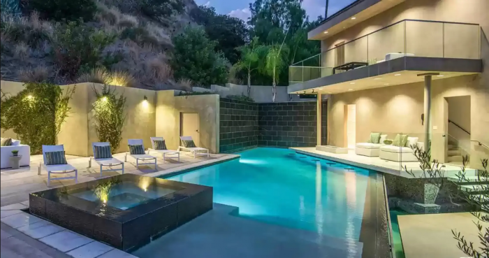 Where Does Rihanna Live? Beverly Hills Farmhouse, Perhaps? - Archute