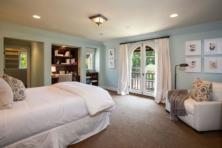 Where Does Rihanna Live? Beverly Hills Farmhouse, Perhaps? - Archute