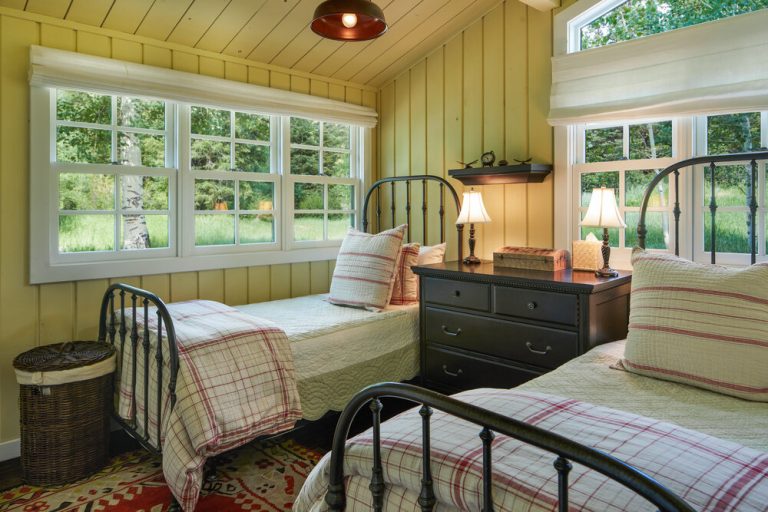 Where Does Kevin Costner Live? Inside His $60M House - Archute