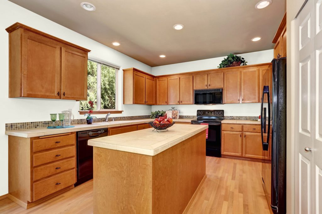 9 The Best Paint Colors That Go With Oak Cabinets - Archute