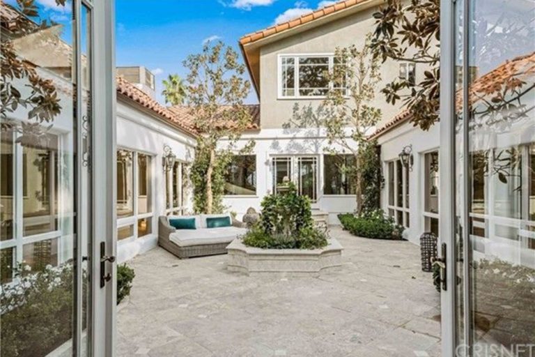 Celebrities Houses: Where Does Joe Rogan Live? - Archute