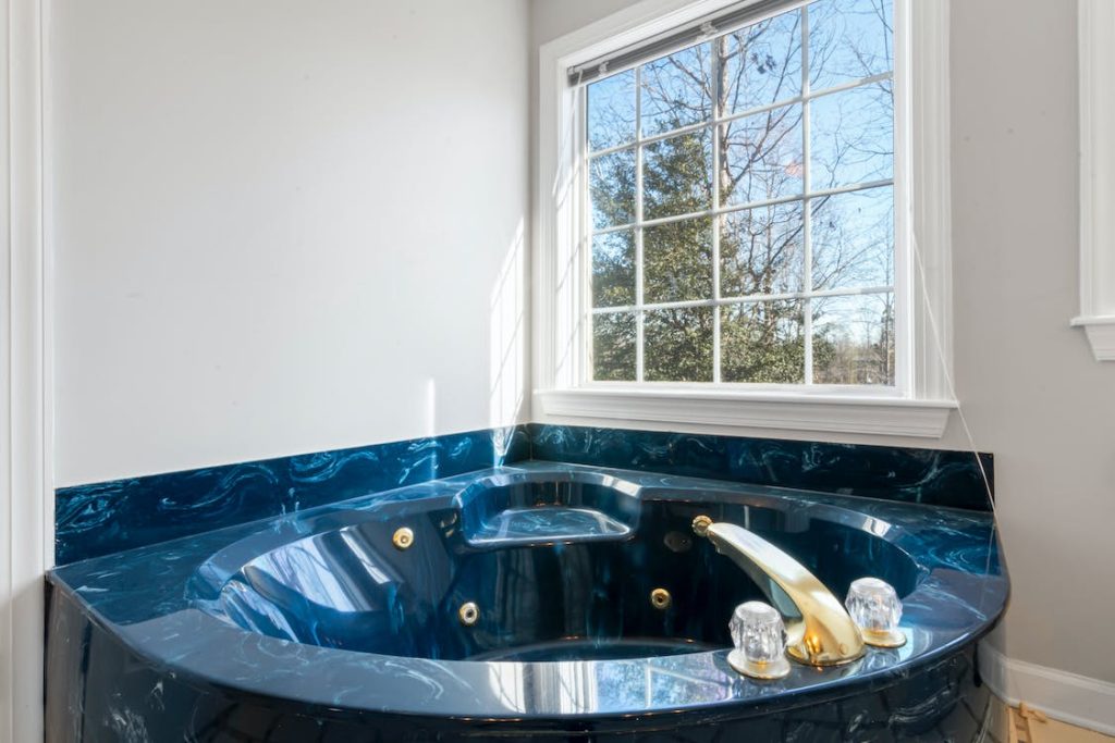 Jacuzzi Bath Remodel Tips, Ideas, & Makeover Cost - Archute