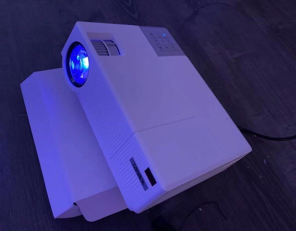 Best Mini Projector For iPhone To Fit In Your Pocket - Archute