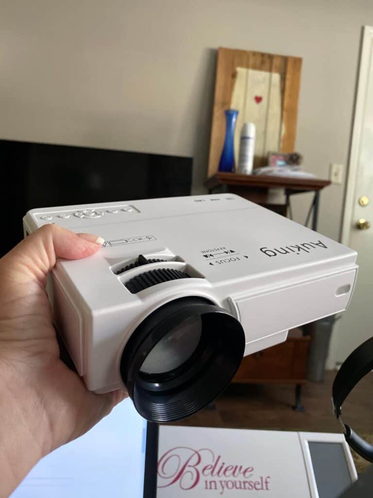 Best Mini Projector For iPhone To Fit In Your Pocket - Archute