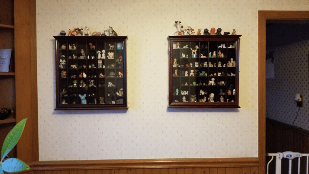 Display Shelves For Collectibles And Prized Possessions - Archute