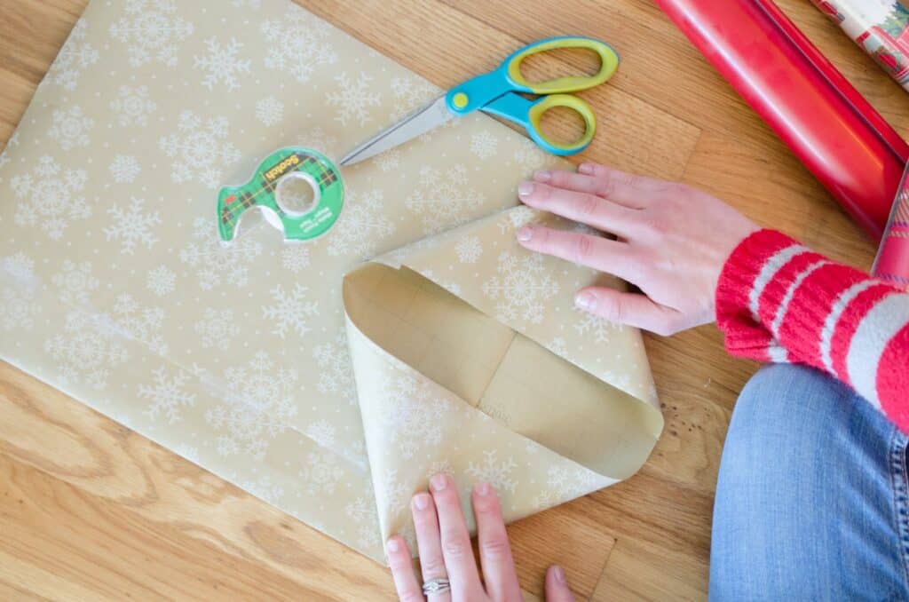 How To Wrap Odd-Shaped Gifts- Step-By-Step Guide - Archute