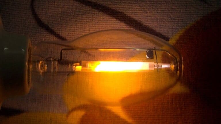How Much Electricity Does a Light Bulb Use? - Archute
