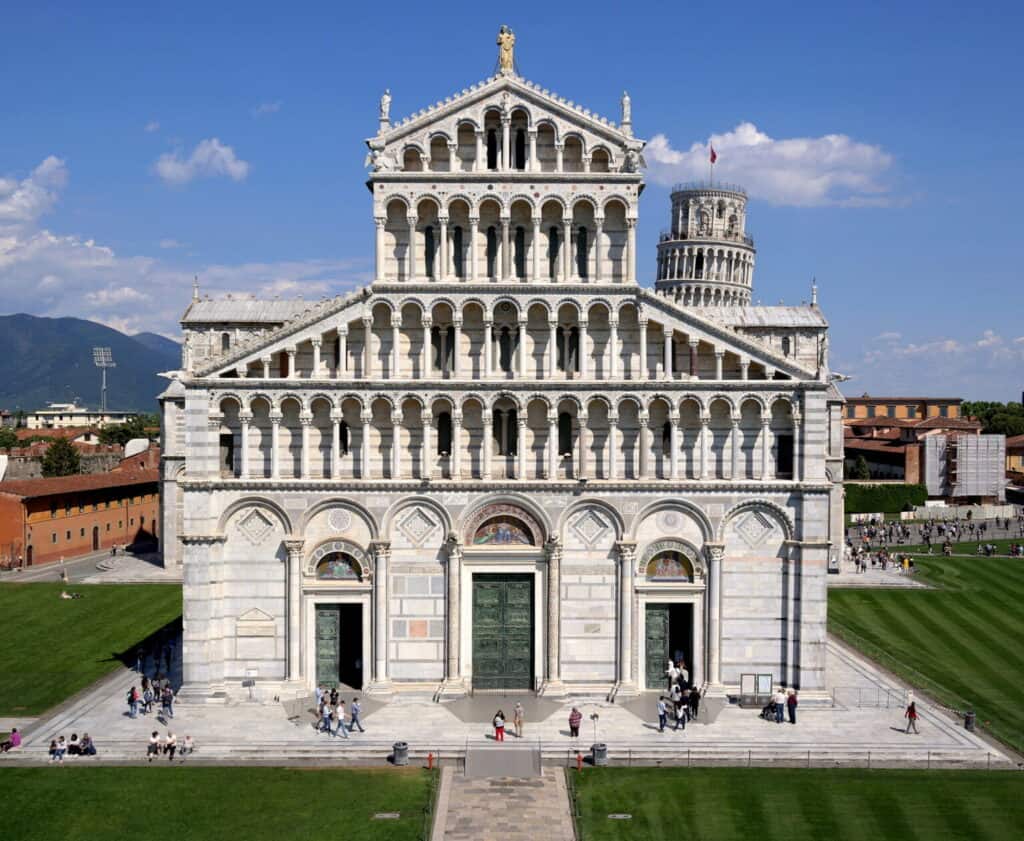 Romanesque Architecture; Characteristics and Examples - Archute