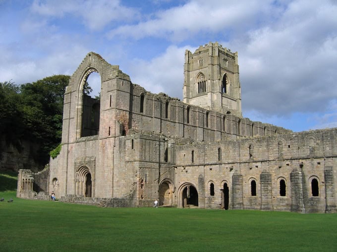 Romanesque Architecture; Characteristics and Examples - Archute